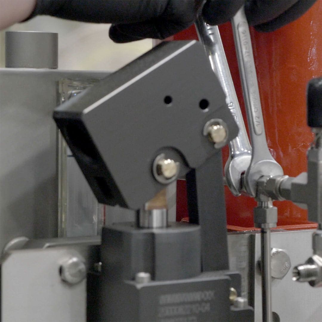 Crown™ Self-Contained Hydraulic Valve Actuation System - Stream-Flo ...